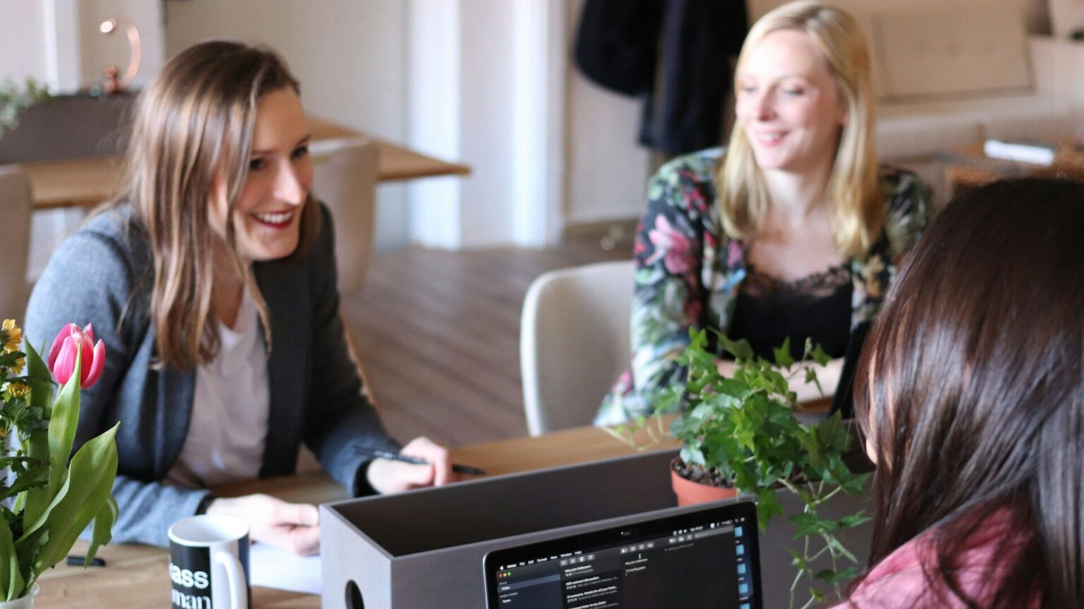 Understanding the 'Social Introvert': Navigating the Space Between ...