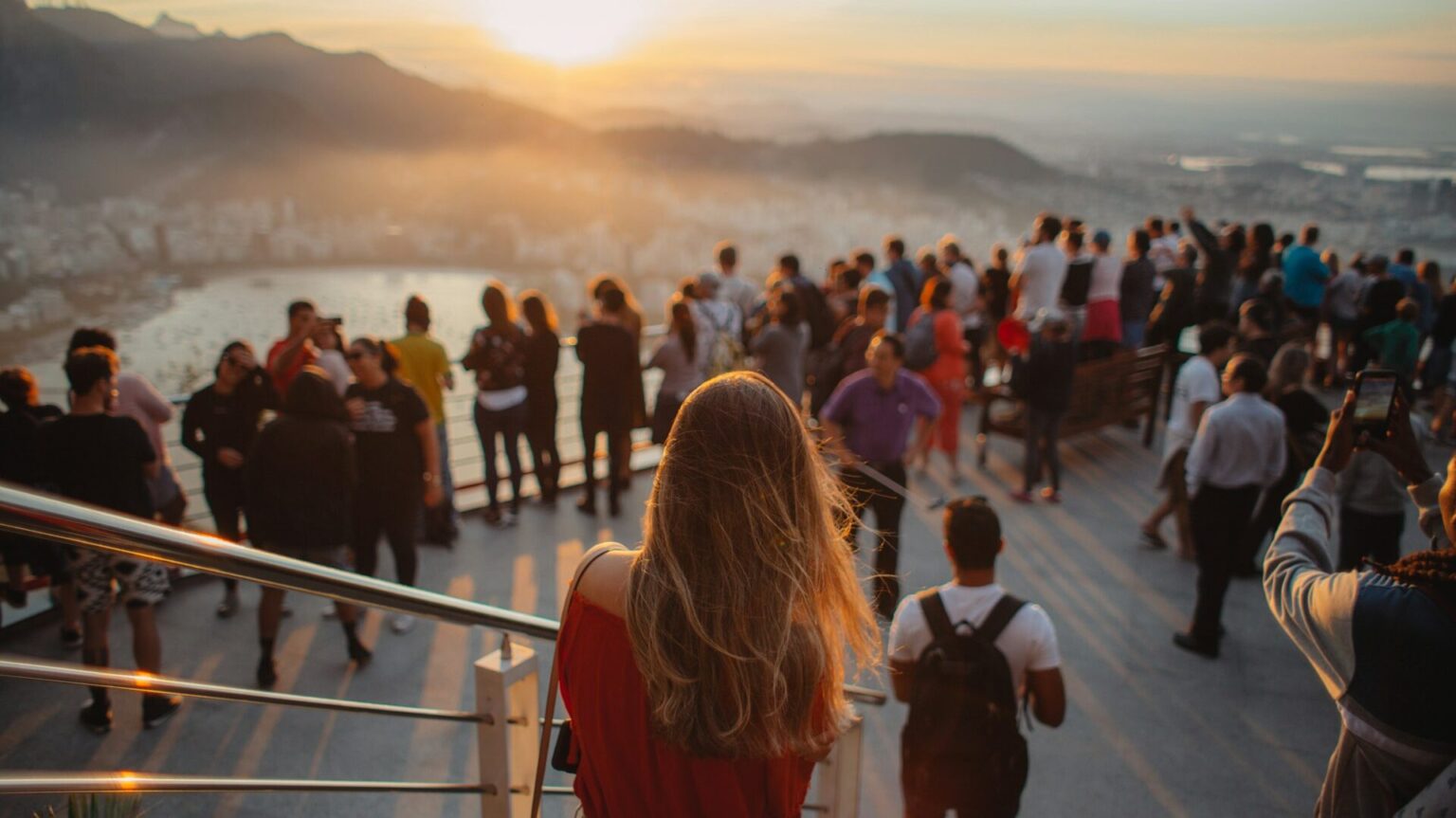 Understanding the 'Social Introvert': Navigating the Space Between ...